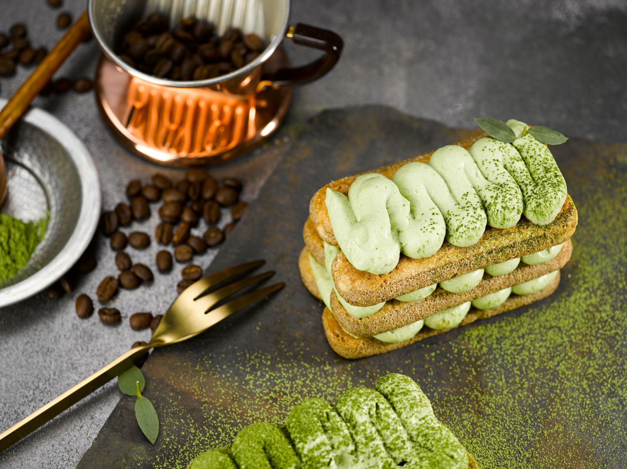 Tiramisu revisité avec une touche de matcha : la saveur italienne ...